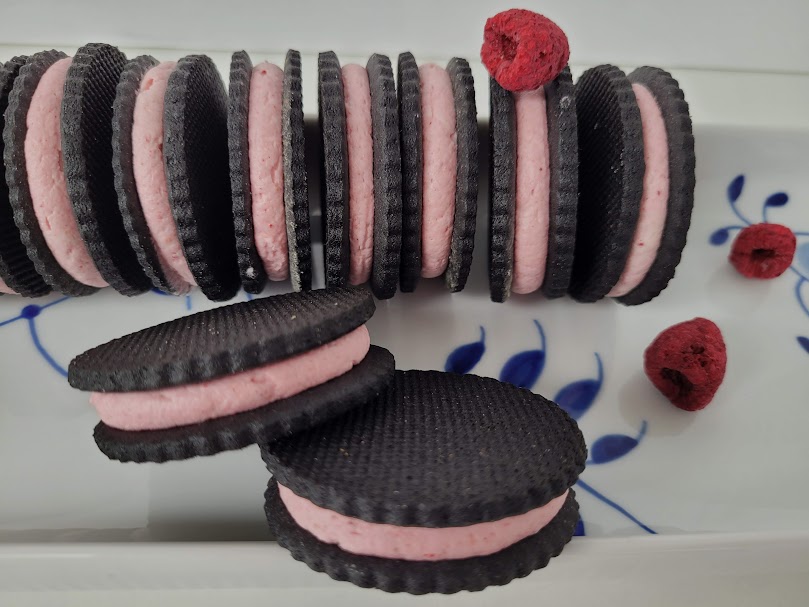 Chokoladekiks med hindbærcreme – Bagehuset.dk